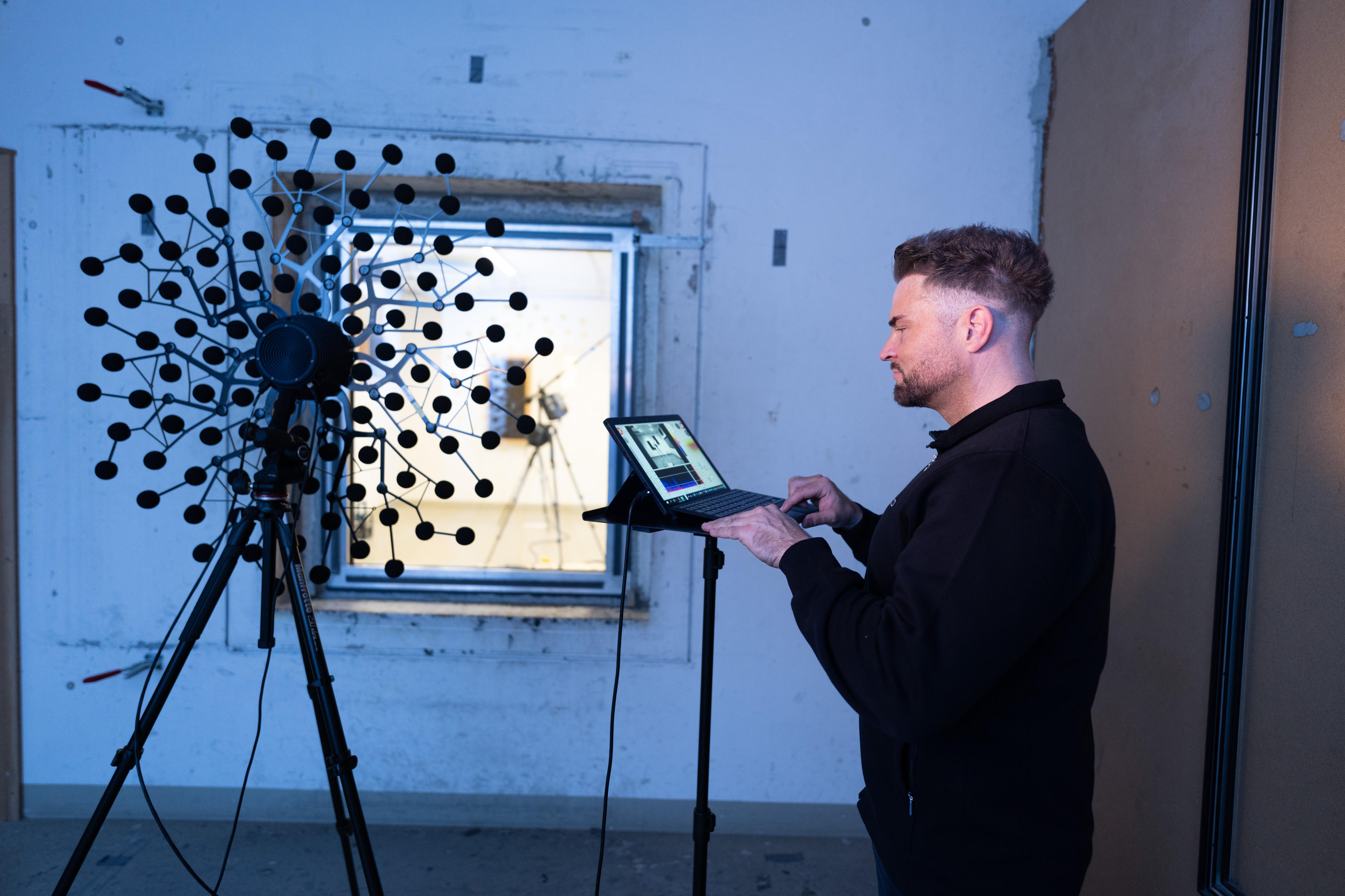 Localising sources of sound with the acoustic camera